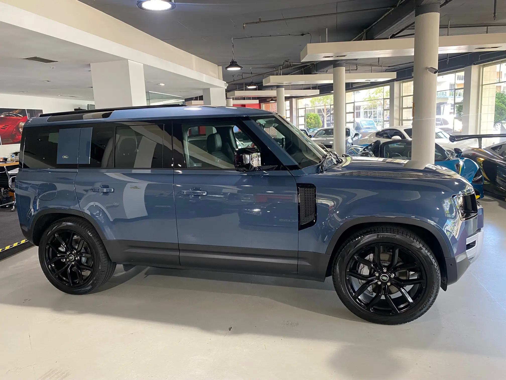 2022 Land Rover Defender 110 P400 SE (MY23)