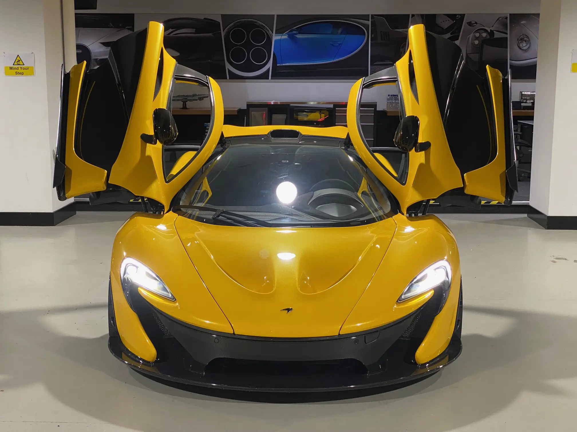 2015 Mclaren P1 (Volcano Yellow)