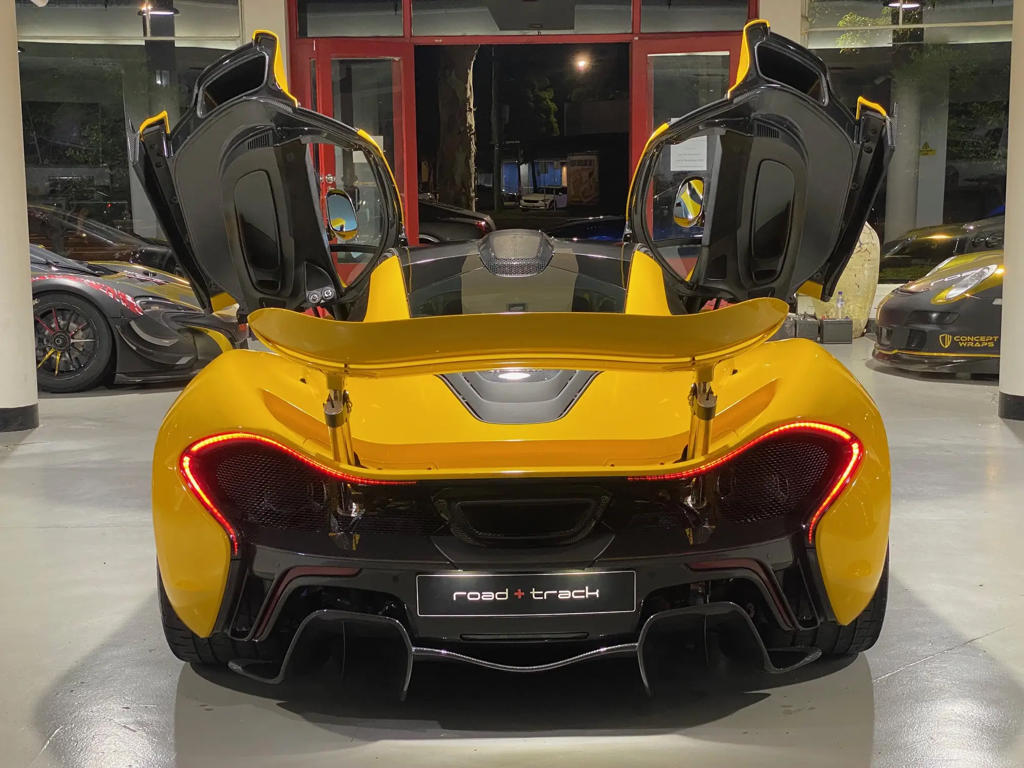 2015 Mclaren P1 (Volcano Yellow)