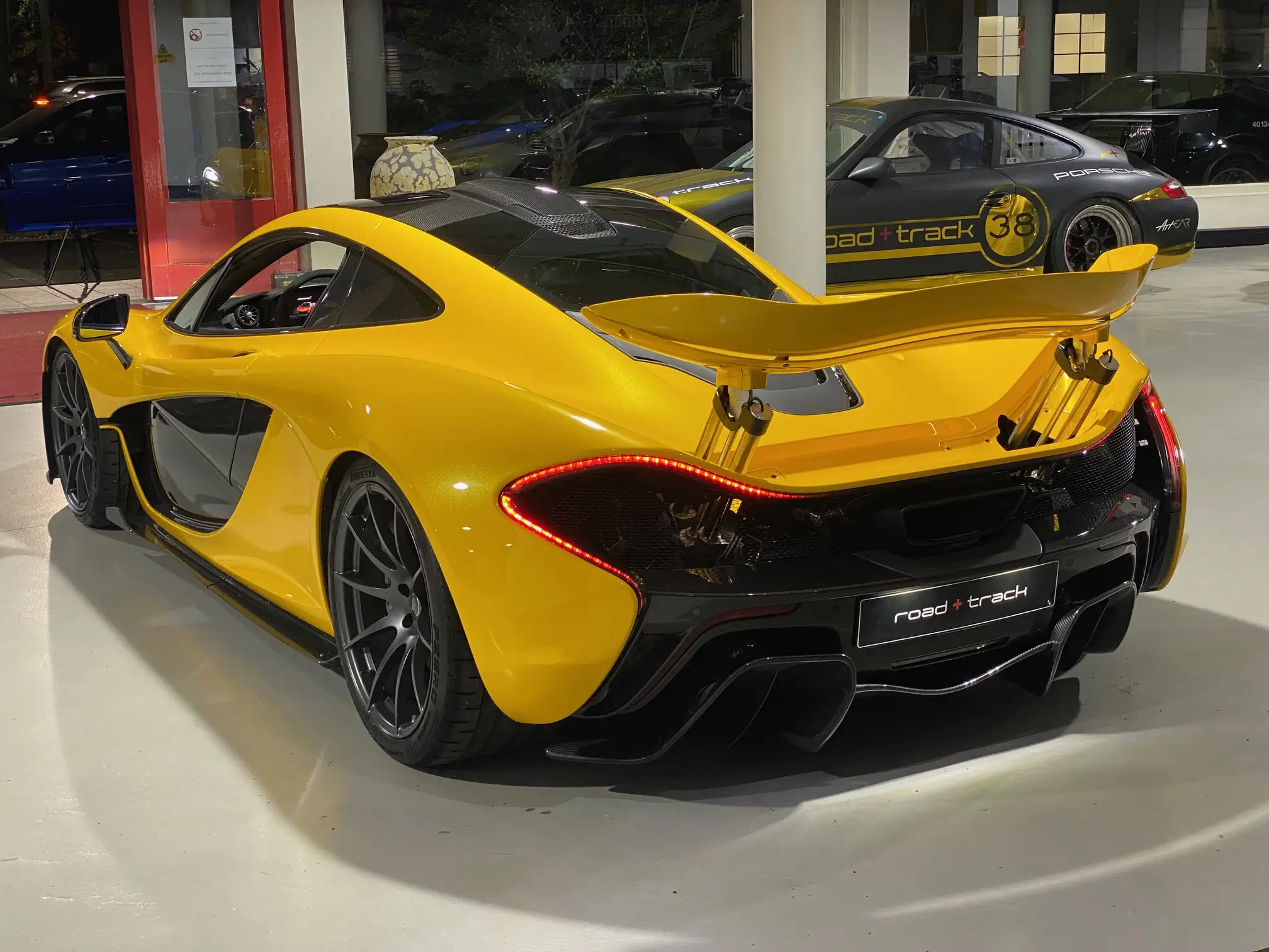 2015 Mclaren P1 (Volcano Yellow)