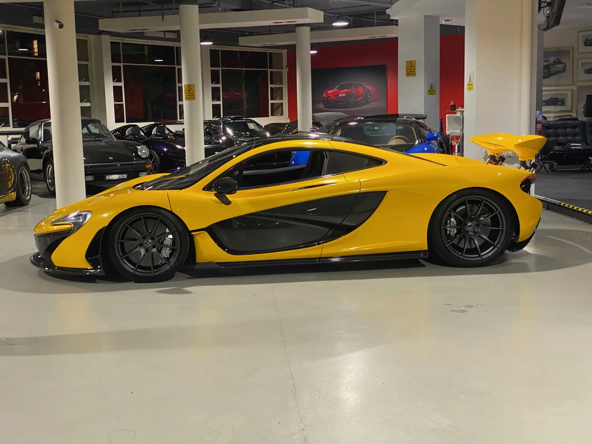 2015 Mclaren P1 (Volcano Yellow)